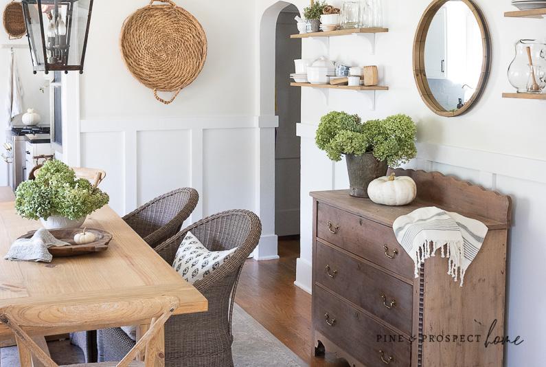 Fall Inspired Dining Room Decor Touches With Hydrangeas And Pumpkins ...