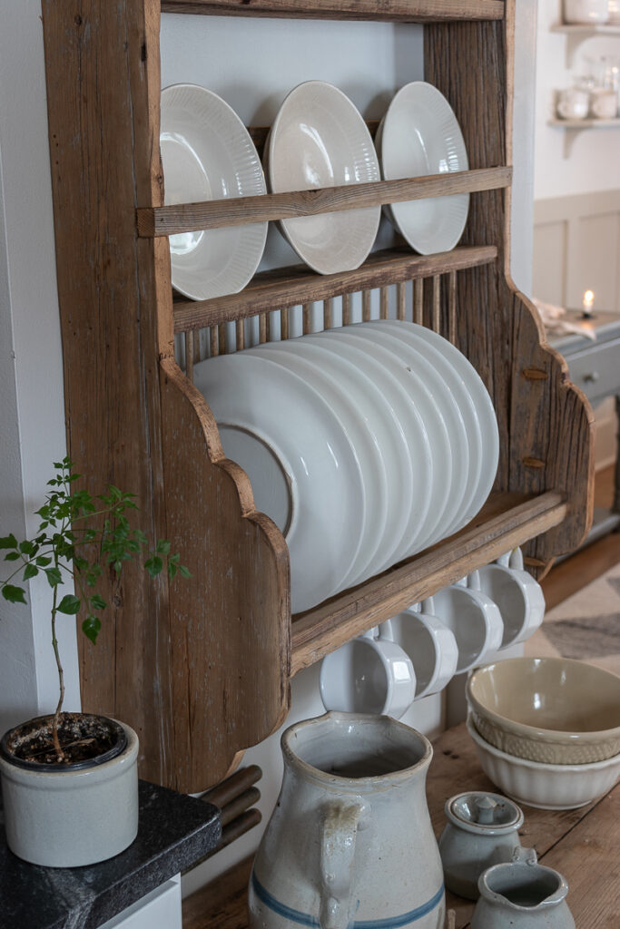DIY Guide To Build Your Own Vintage Inspired Plate Rack - Pine and ...